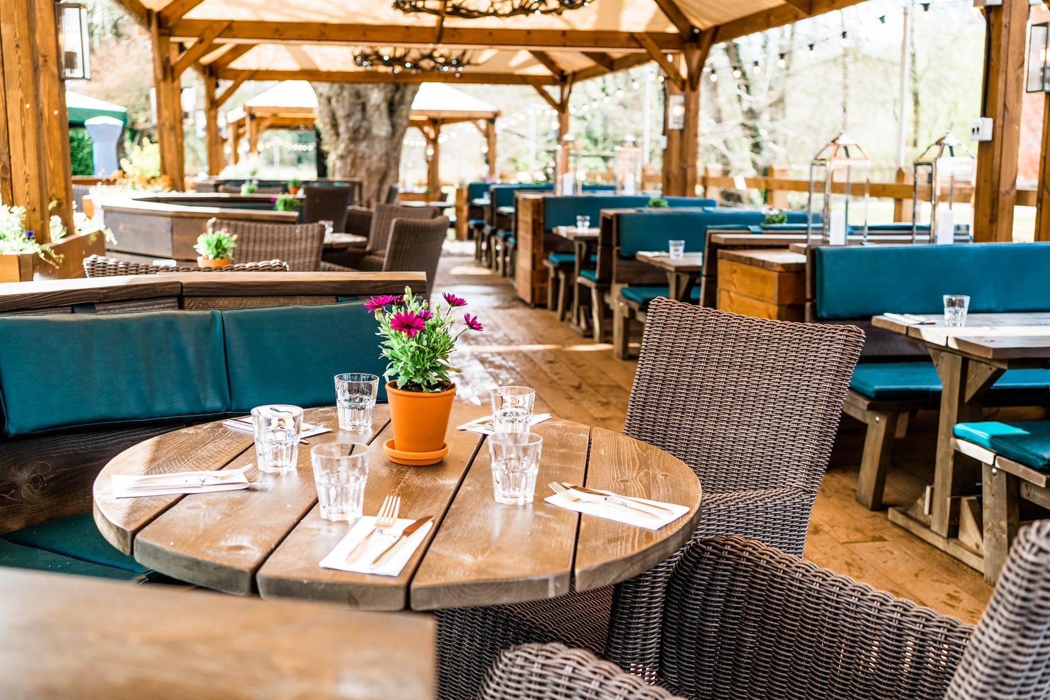 5 Lovely Pub Gardens to visit this month – Hogs Back Brewery