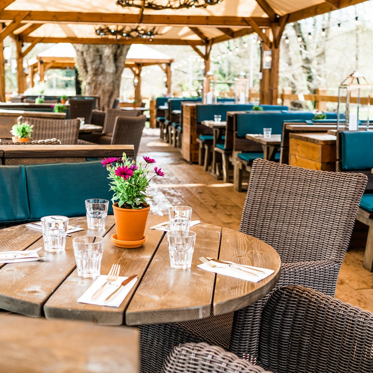 5 Lovely Pub Gardens to visit this month – Hogs Back Brewery