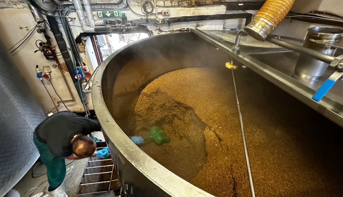 Old Tongham Tasty in the brewhouse – Hogs Back Brewery